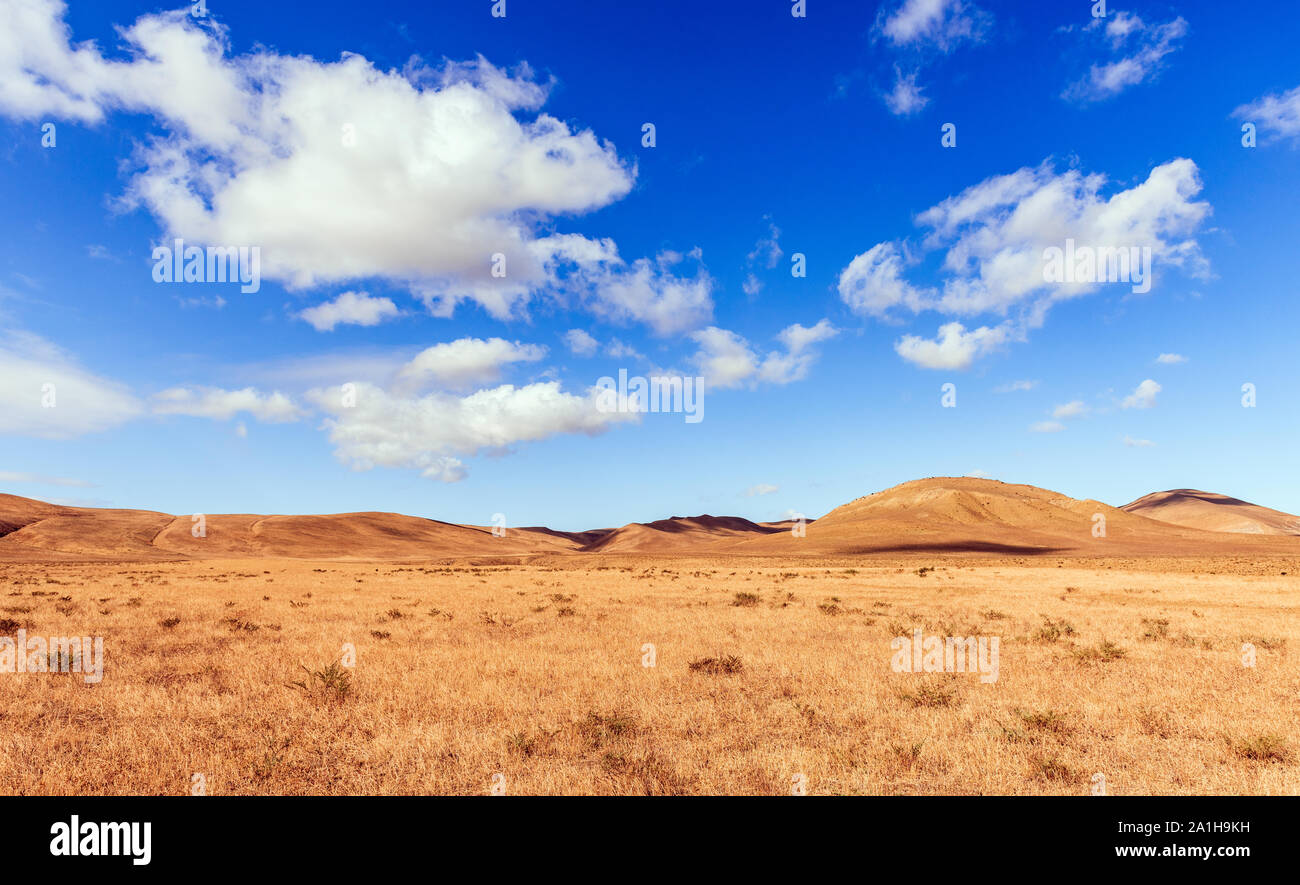 Cumulus clouds over prairie hi-res stock photography and images - Alamy