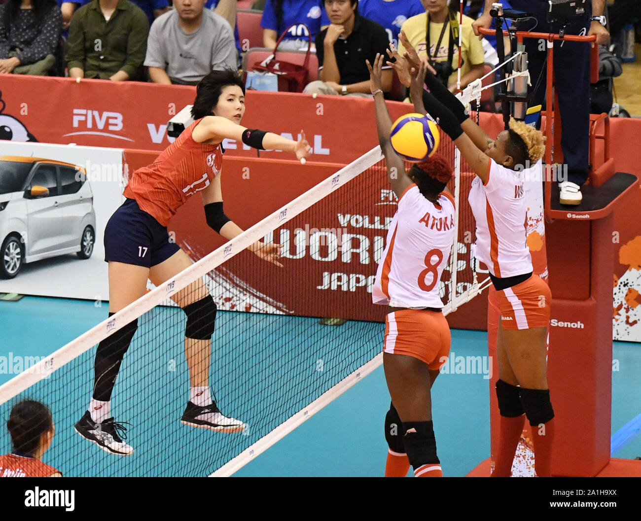 Osaka, Japan. 27th Sep, 2019. Lee Jaeyeong (L) of South Korea spikes ...