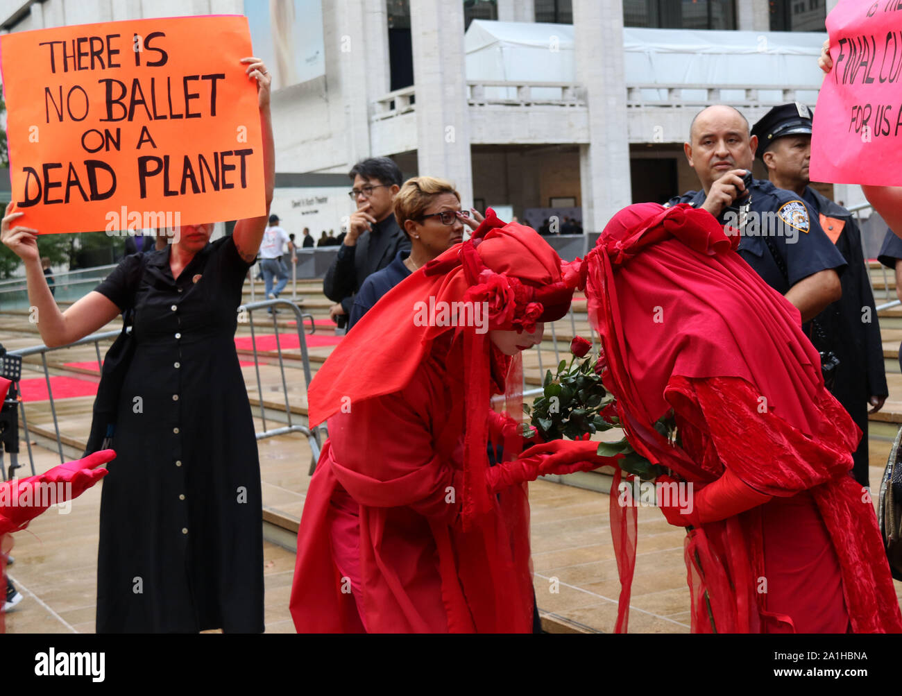 New York, New York, USA. 26th Sep, 2019. Extinction Rebellion hold a ...