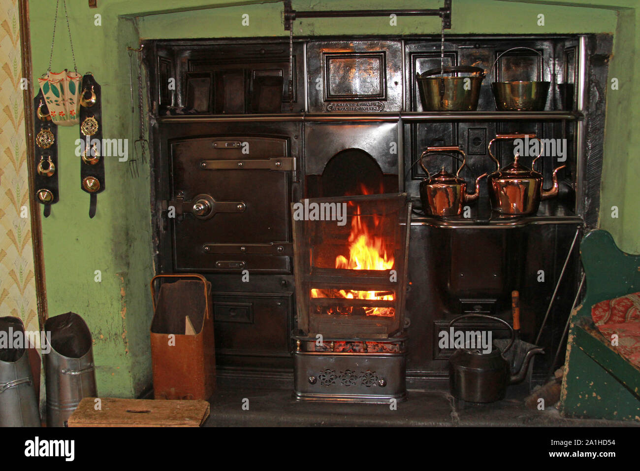 Victorian cooking range hi-res stock photography and images - Alamy