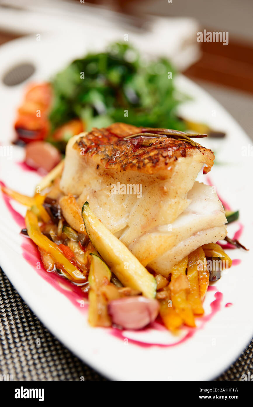 White fish fillet hi-res stock photography and images - Alamy