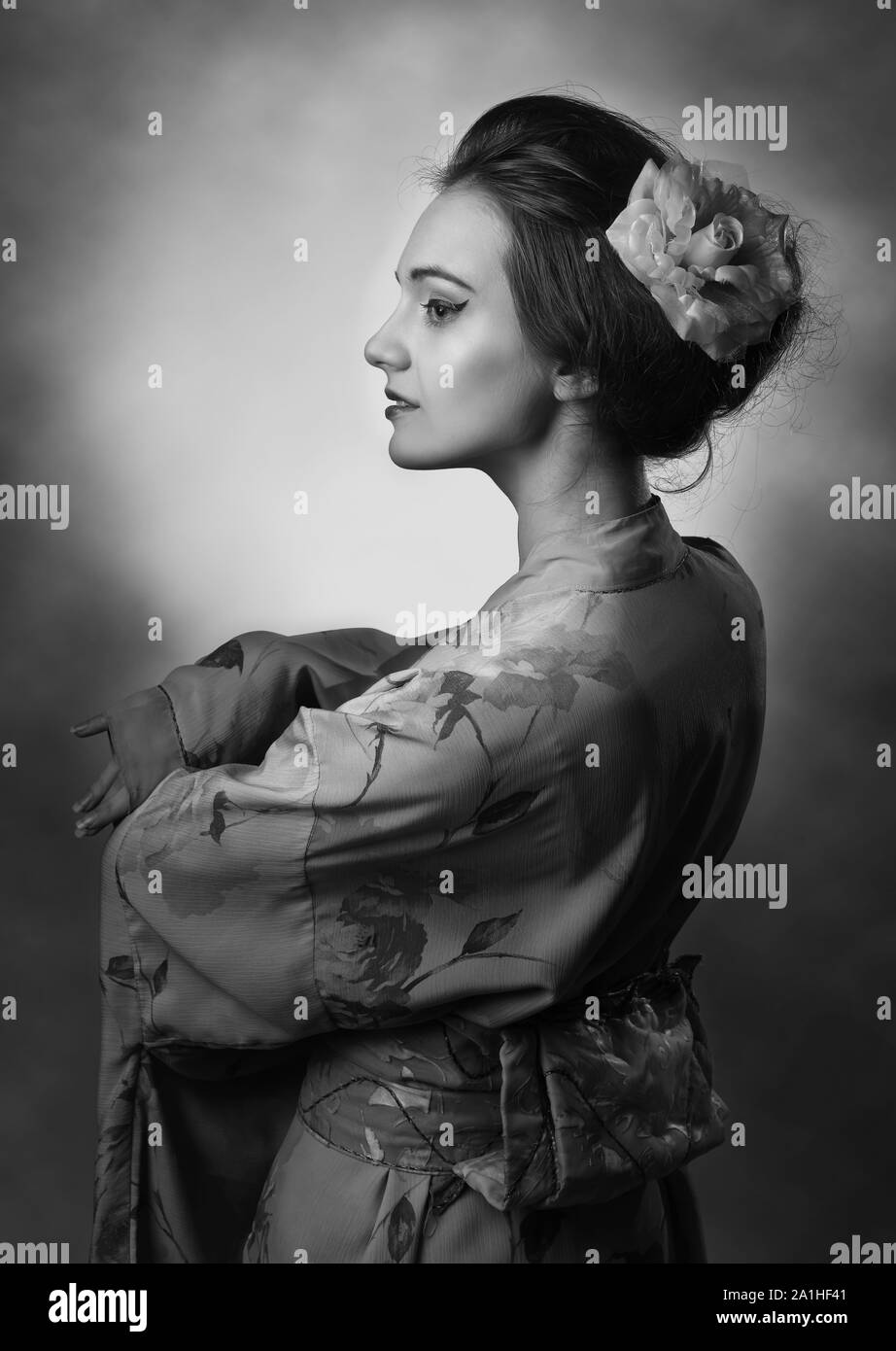 Japanese profile face hi-res stock photography and images - Alamy