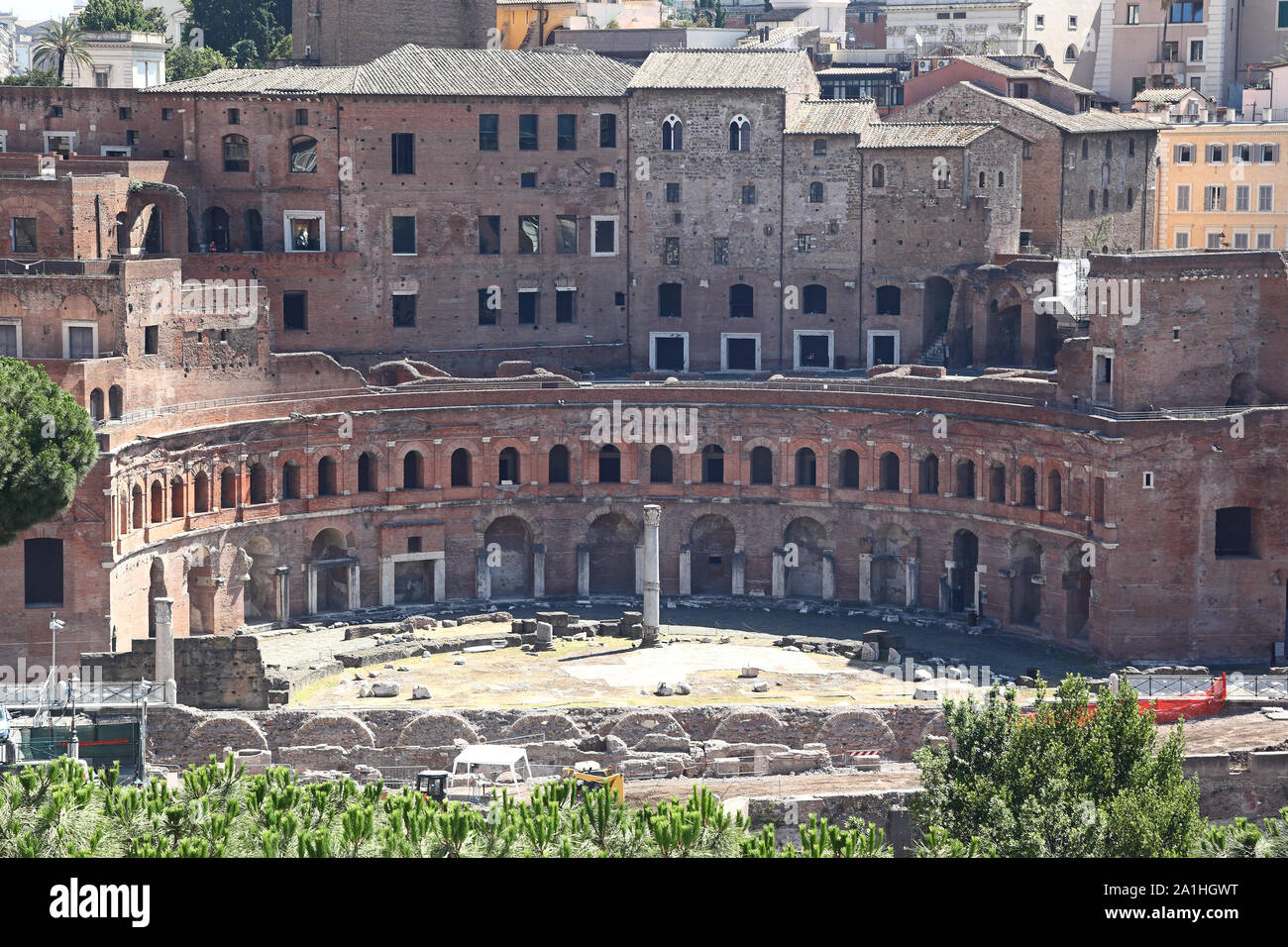 Semi circular structure hi-res stock photography and images - Alamy