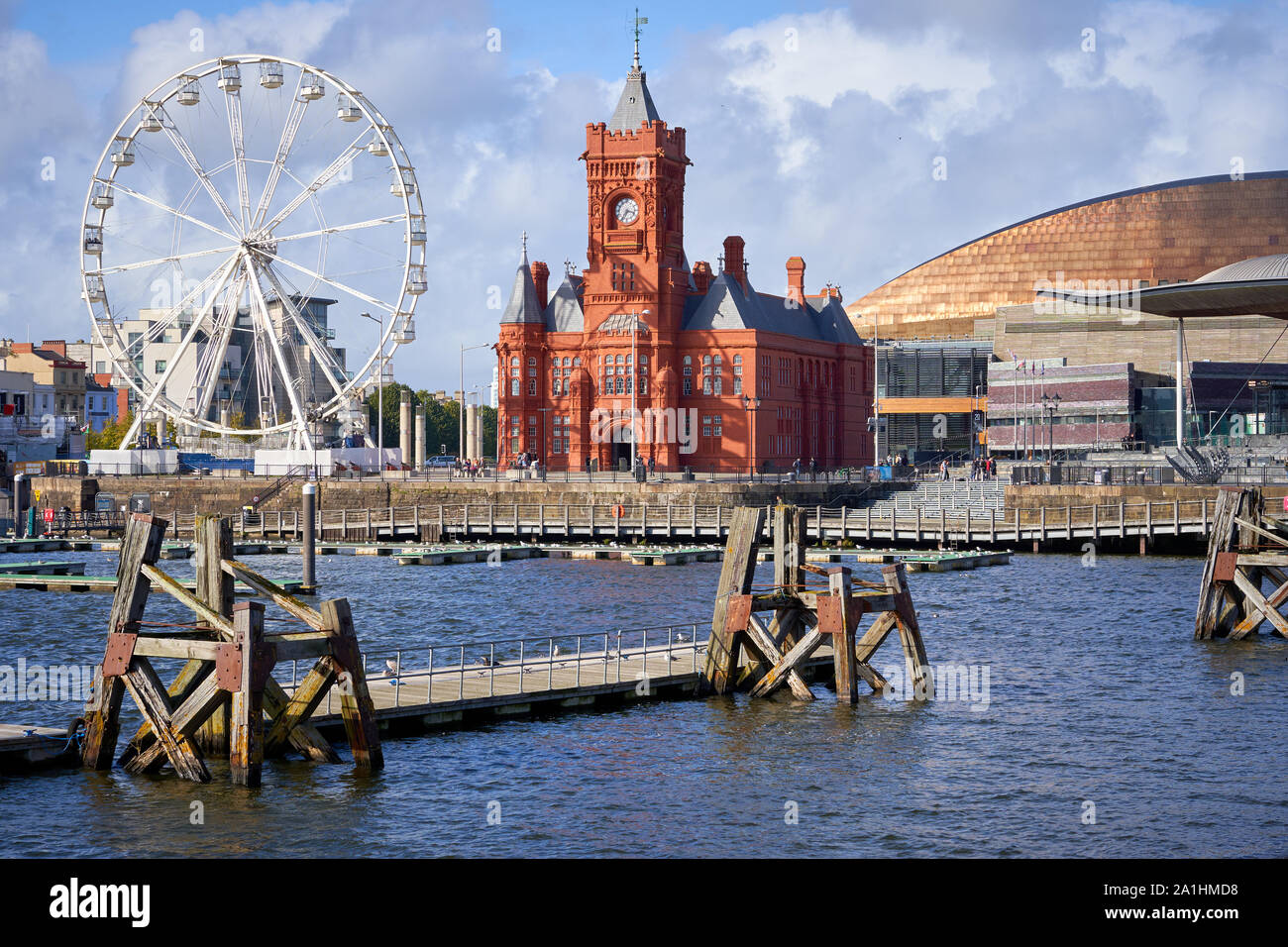 Waterfront restaurants cardiff bay hi-res stock photography and images ...