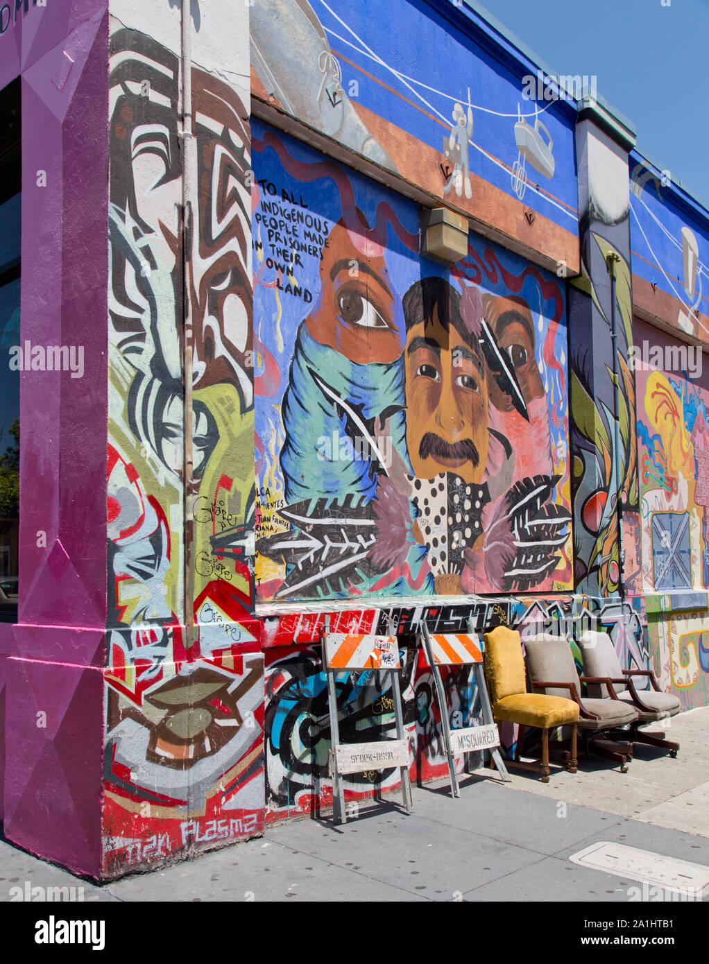 Mission district murals hi-res stock photography and images - Alamy
