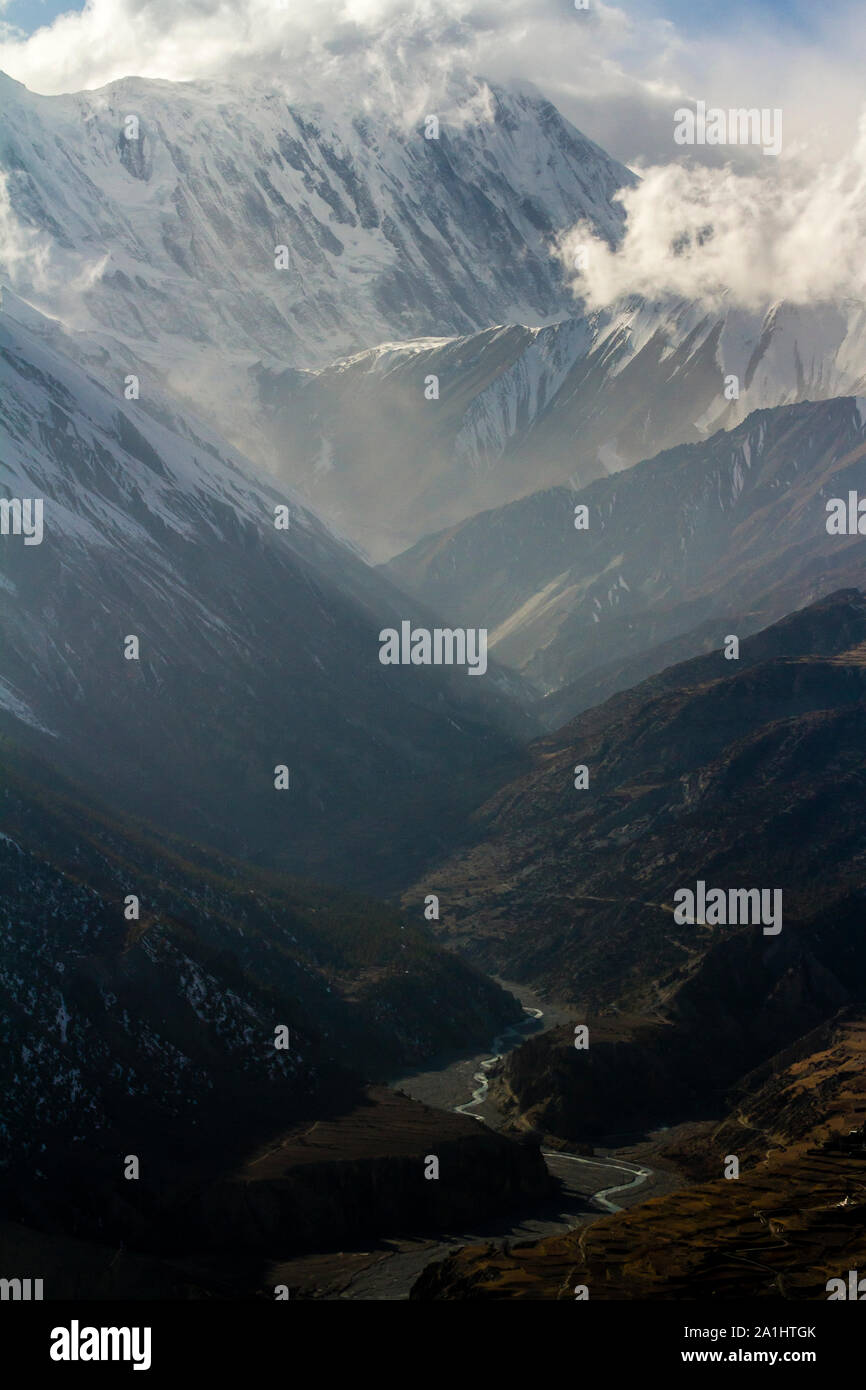 Marsyangdi river valley. Himalayas, Annapurna Conservation Area ...
