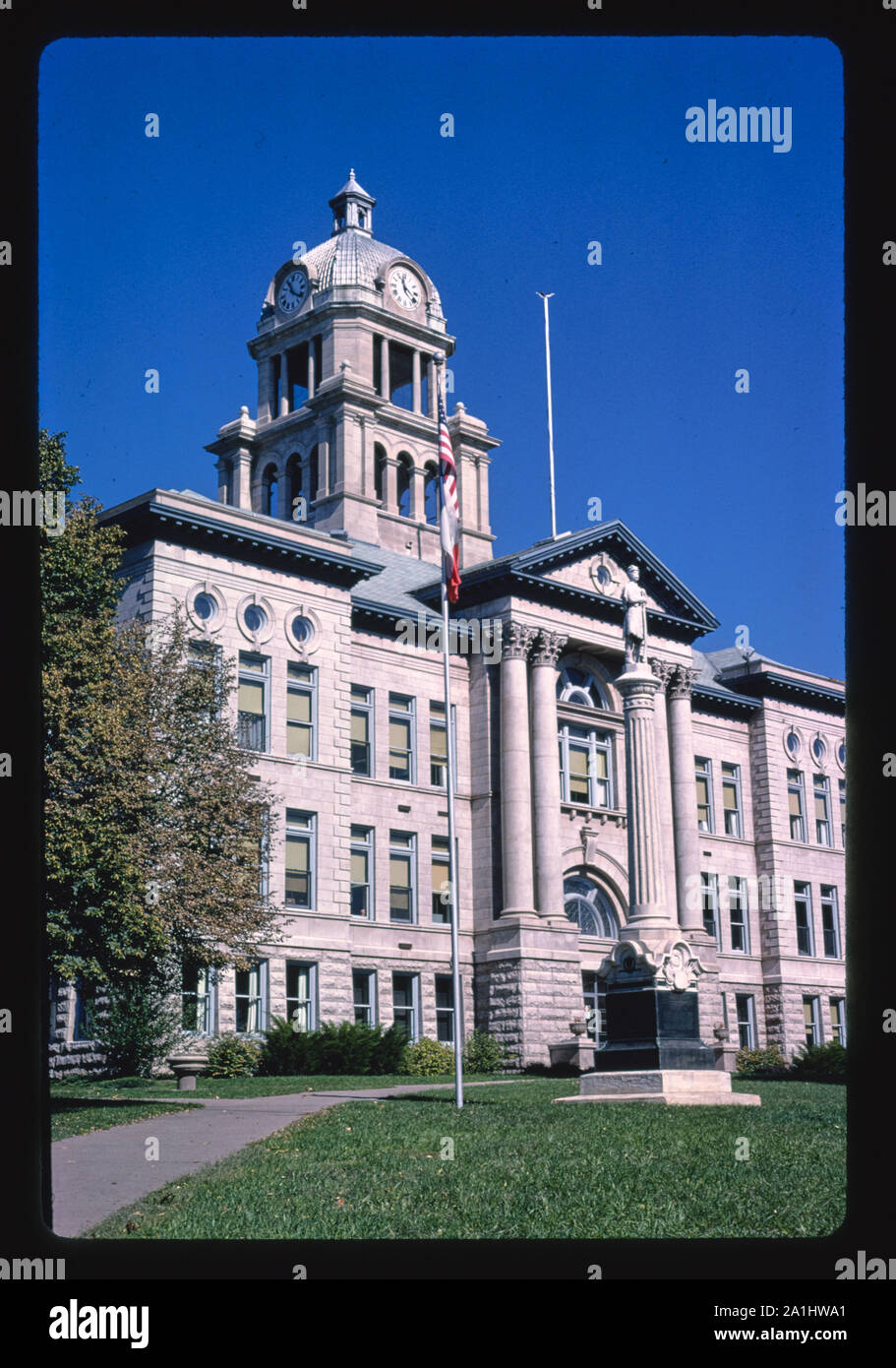 Muscatine County Courthouse, angle 2, E. 3rd Street, Muscatine, Iowa ...