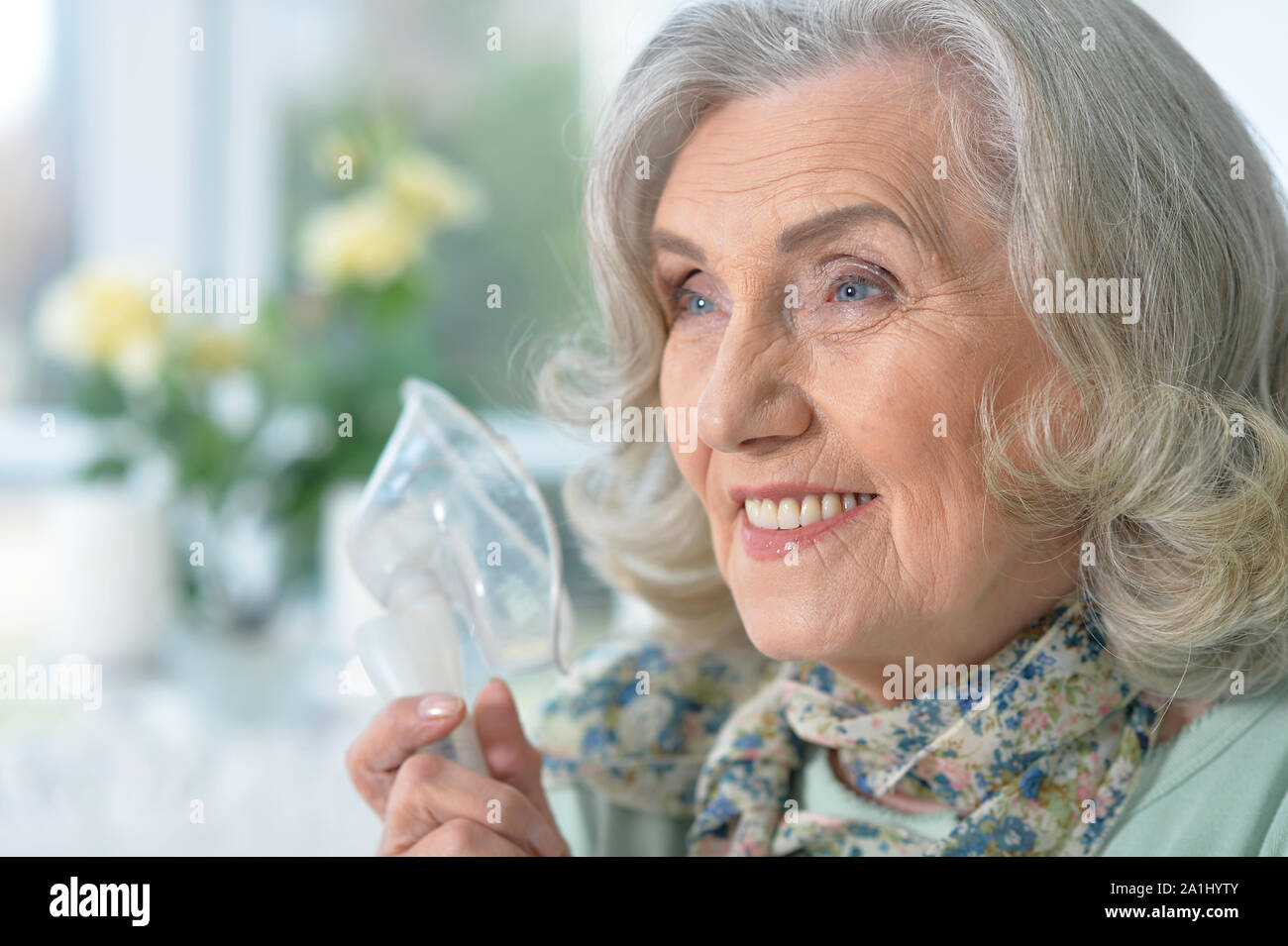 Mature woman inhaler hi-res stock photography and images - Alamy