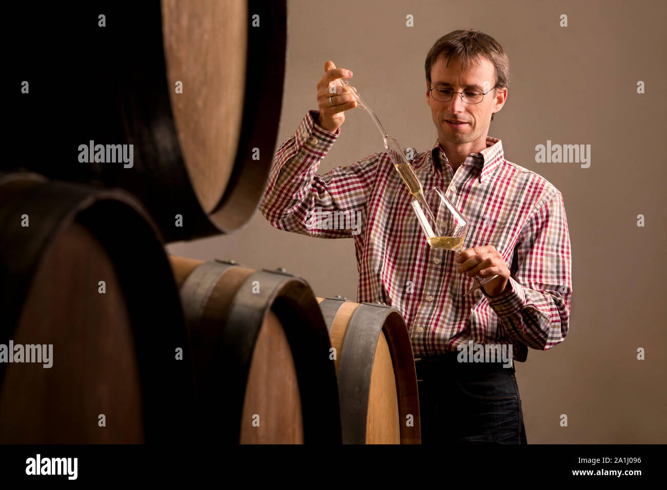 Man making wine barrel hi-res stock photography and images - Alamy