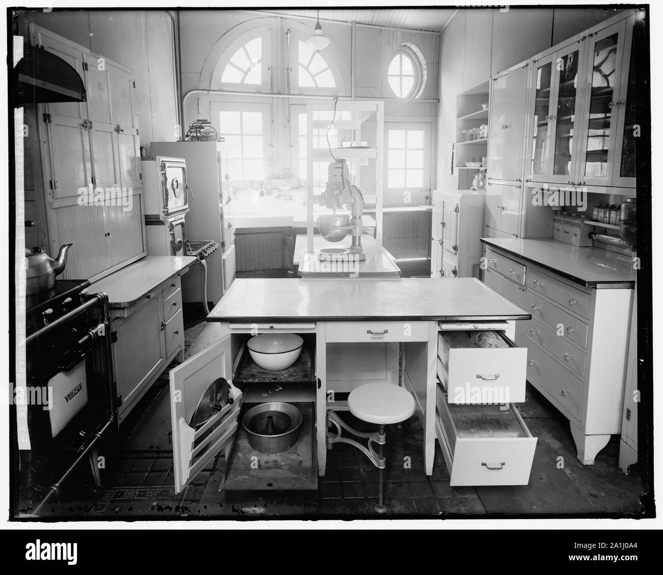 Early american kitchen hi-res stock photography and images - Alamy