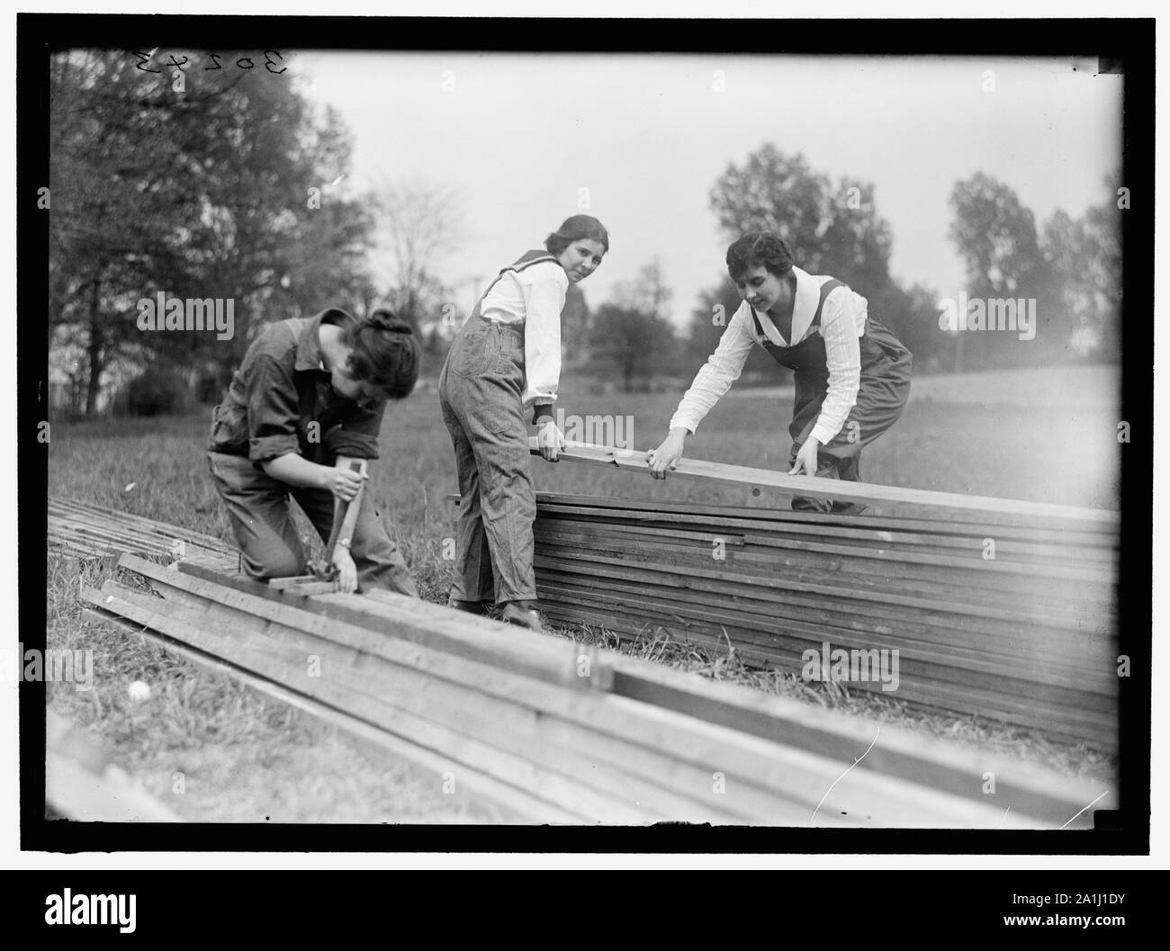 War volunteers Cut Out Stock Images & Pictures - Alamy