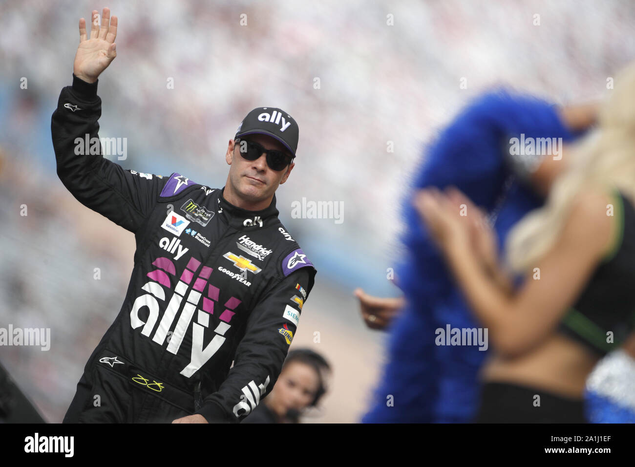 Las Vegas, Nevada, USA. 15th Sep, 2019. Jimmie Johnson (48) gets ready ...