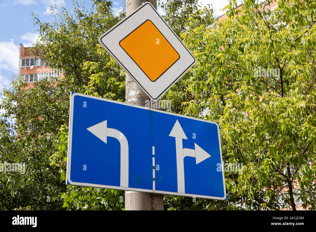 Priority traffic sign hi-res stock photography and images - Alamy