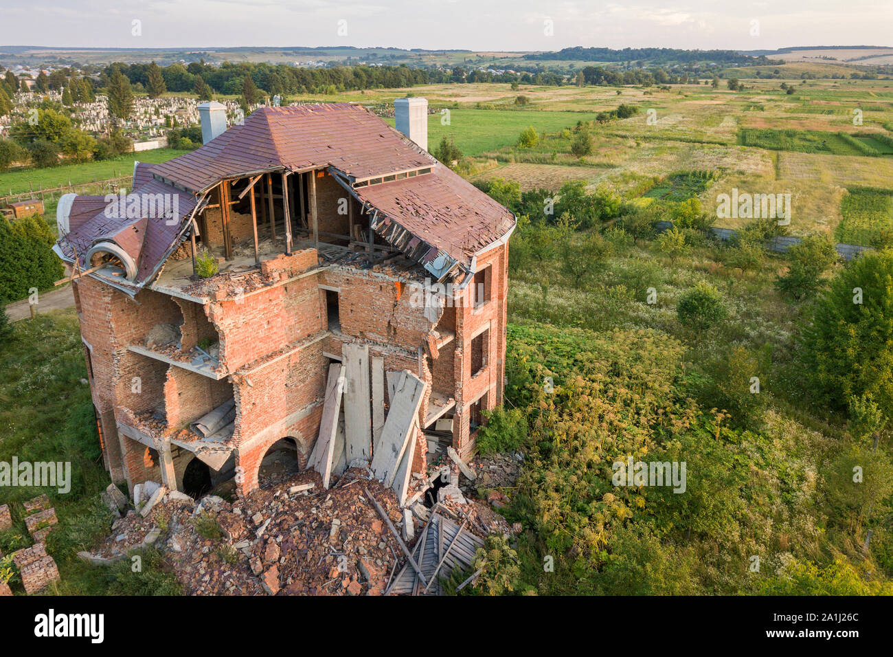 Old ruined building after earthquake. A collapsed brick house Stock ...