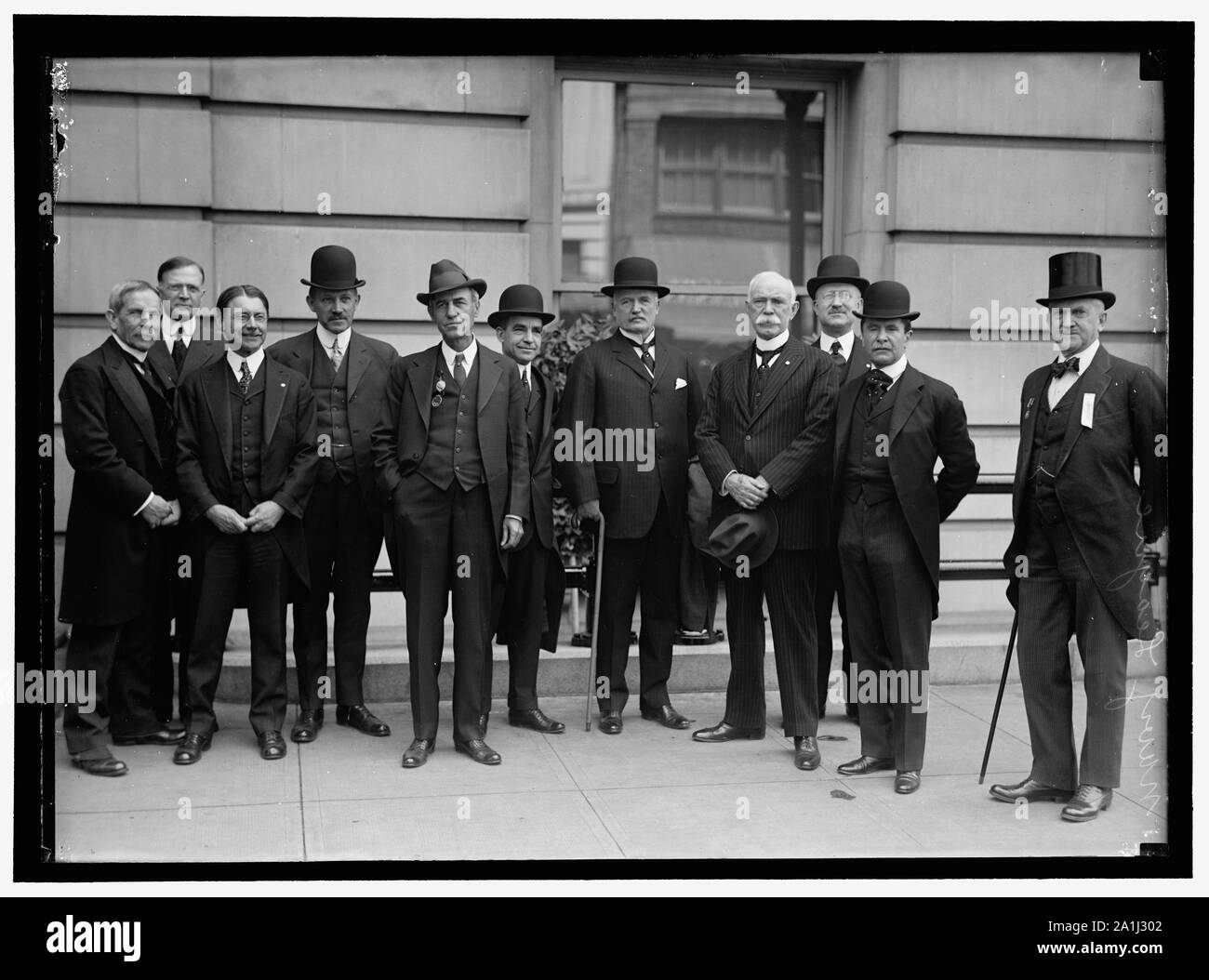 NAVY LEAGUE OF THE U.S. GROUP. COL. ROBERT THOMPSON, 4TH FROM RIGHT ...