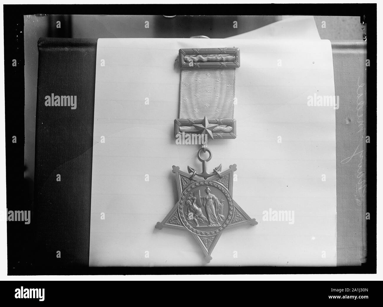 Navy commendation medal hi-res stock photography and images - Alamy