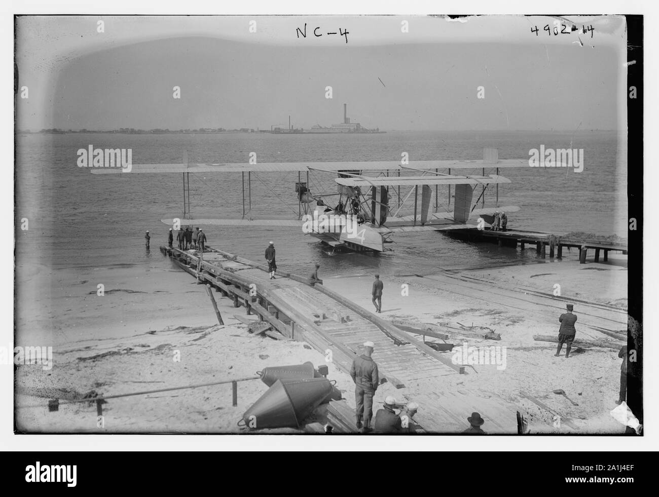 Seaplane and flying boat hi-res stock photography and images - Alamy