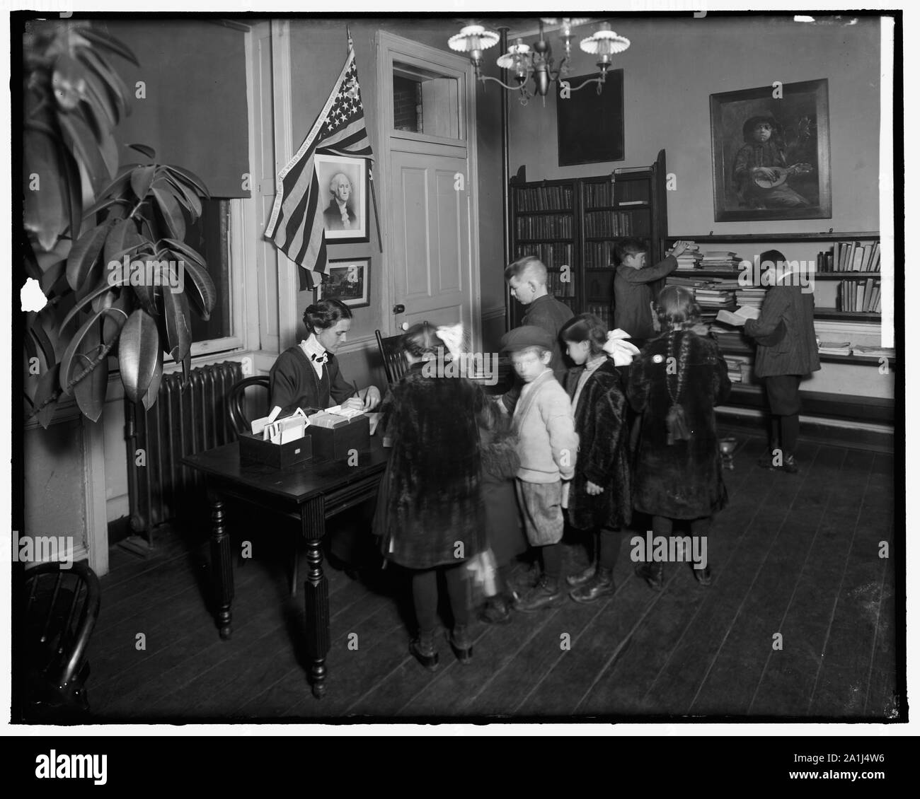 NEIGHBORHOOD HOUSE. LIBRARY Stock Photo - Alamy