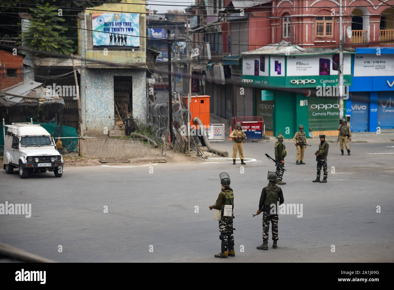 Indian army soldiers during guard hi-res stock photography and images ...