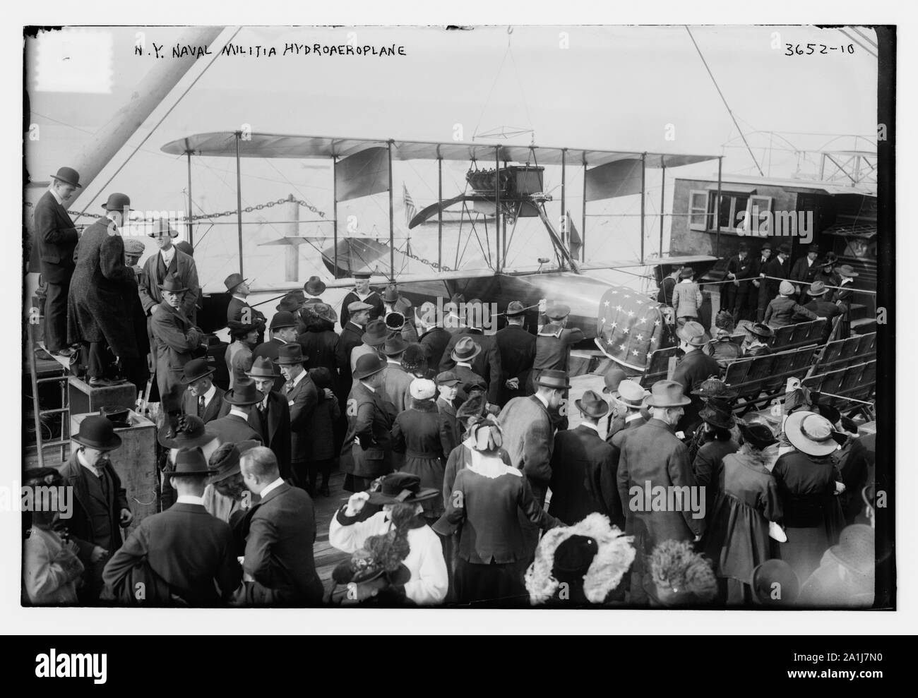 Naval flight training Black and White Stock Photos & Images - Alamy