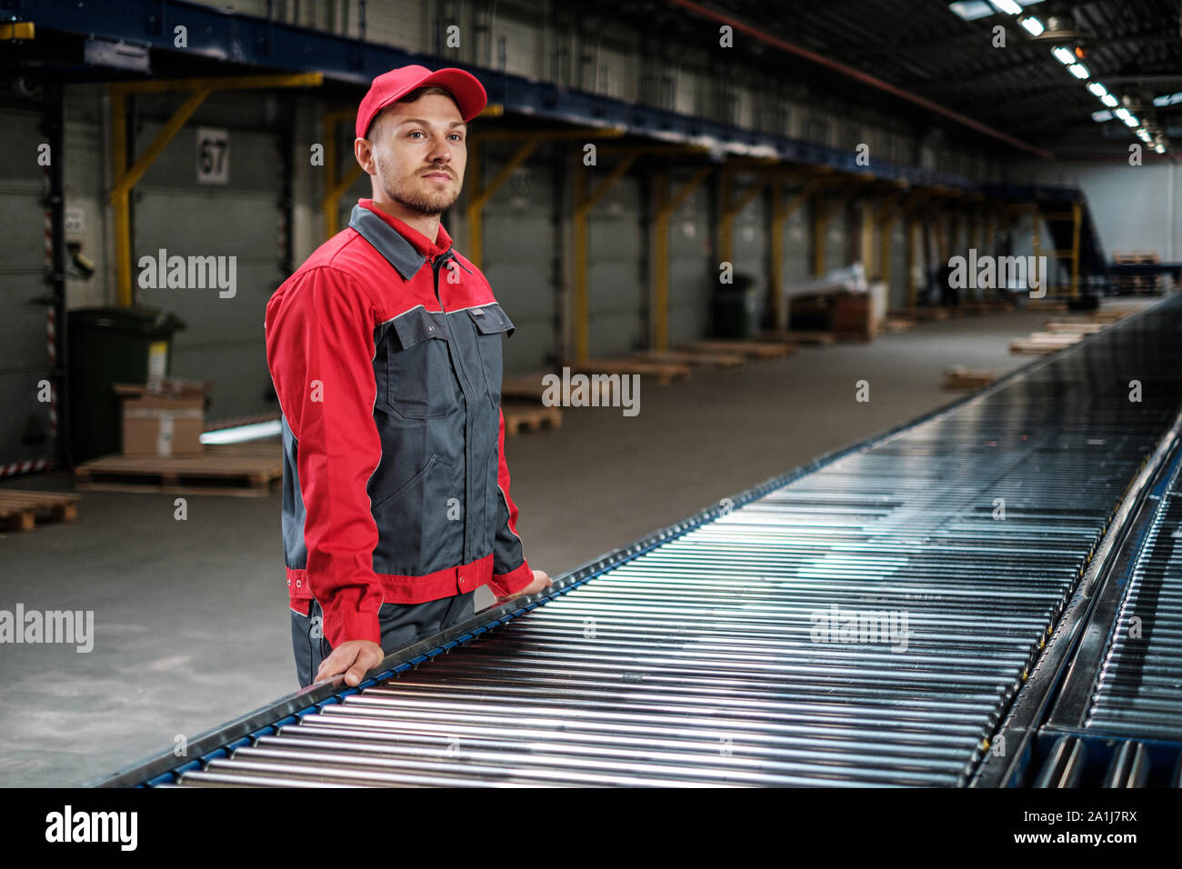Warehouse worker working on a conveyor line Stock Photo - Alamy