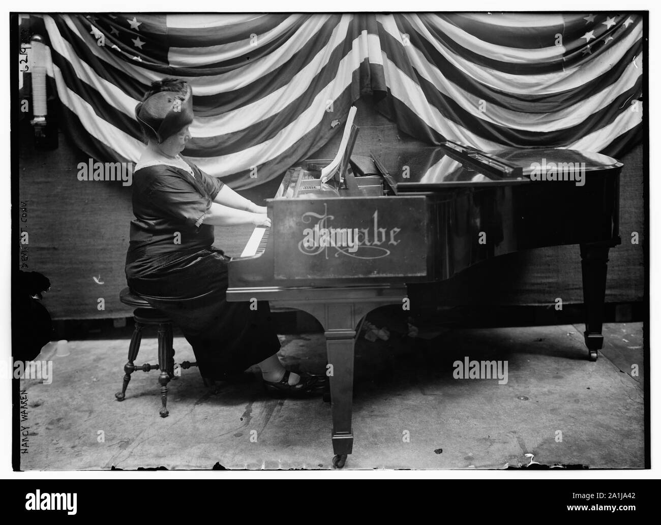 Nancy warren hi-res stock photography and images - Alamy
