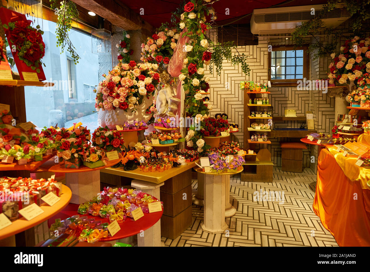 Teuscher chocolate of switzerland hi-res stock photography and images ...