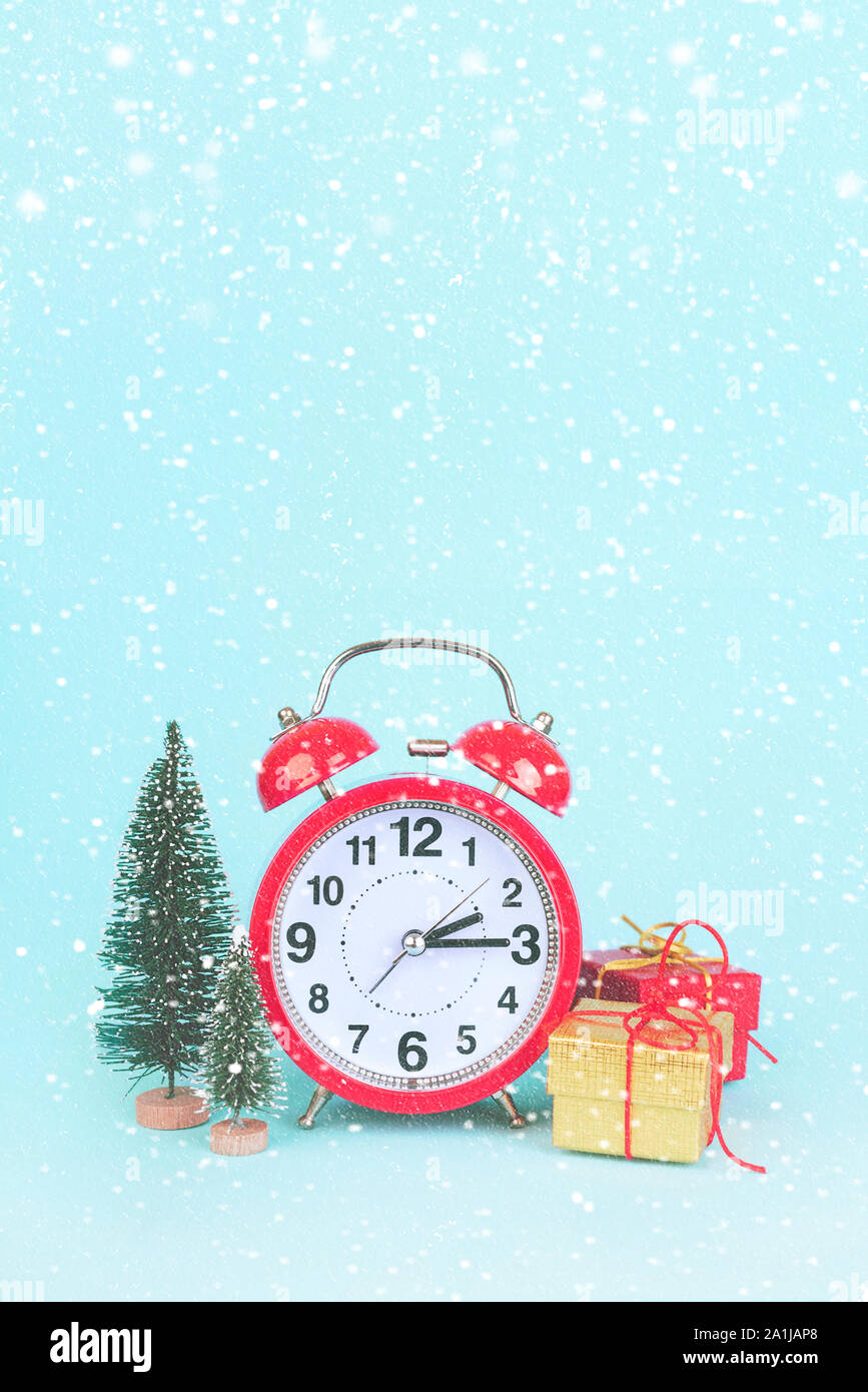 alarm clock next to christmas tree and gifts on blue background Stock ...