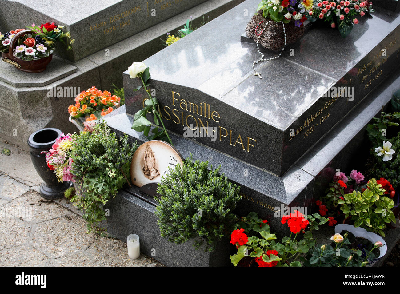 PÉRE LACHAISE cemetery in Paris with the grave of Edith Piafs Stock ...