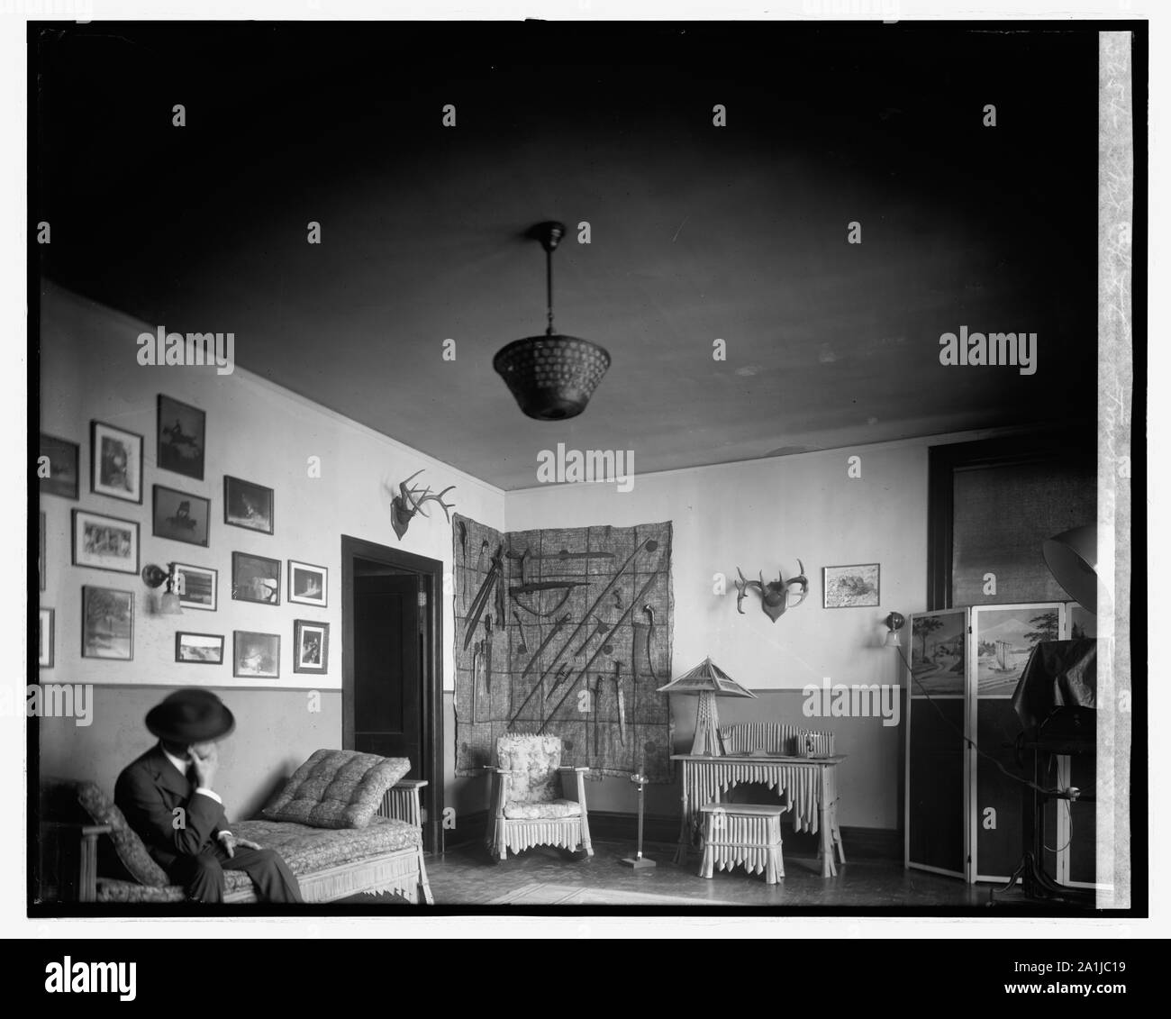 Front office Black and White Stock Photos & Images - Alamy