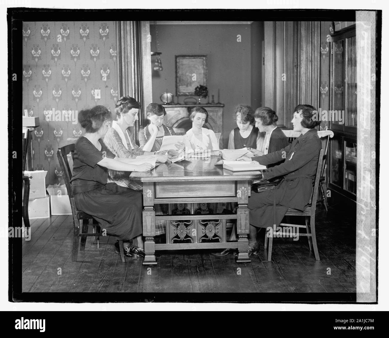 1920s womens roles Black and White Stock Photos & Images - Alamy