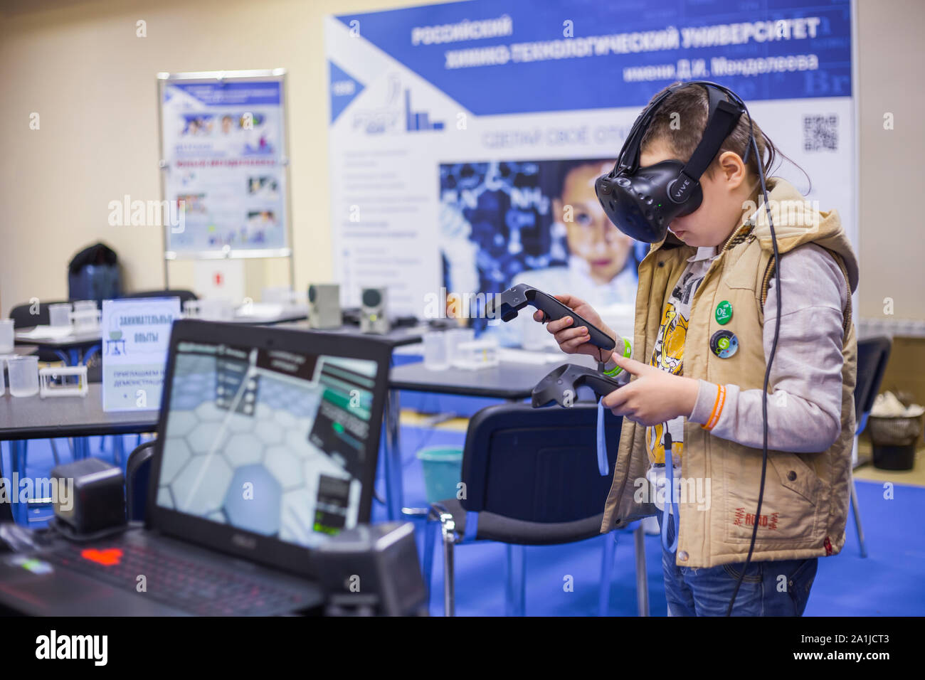Teenagers using virtual reality headset at technology show Stock Photo ...