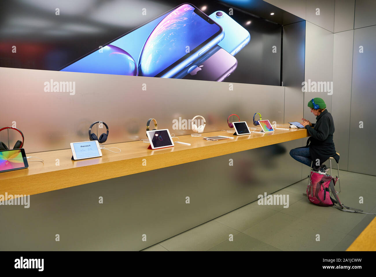 Apple Store Zurich Switzerland High Resolution Stock Photography and ...