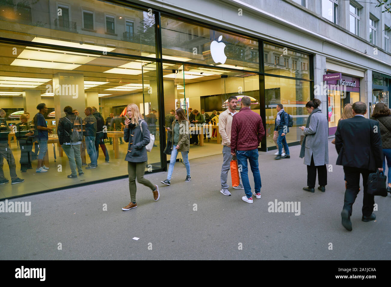 ZURICH, SWITZERLAND - CIRCA OCTOBER, 2018: entrance to Apple store in ...