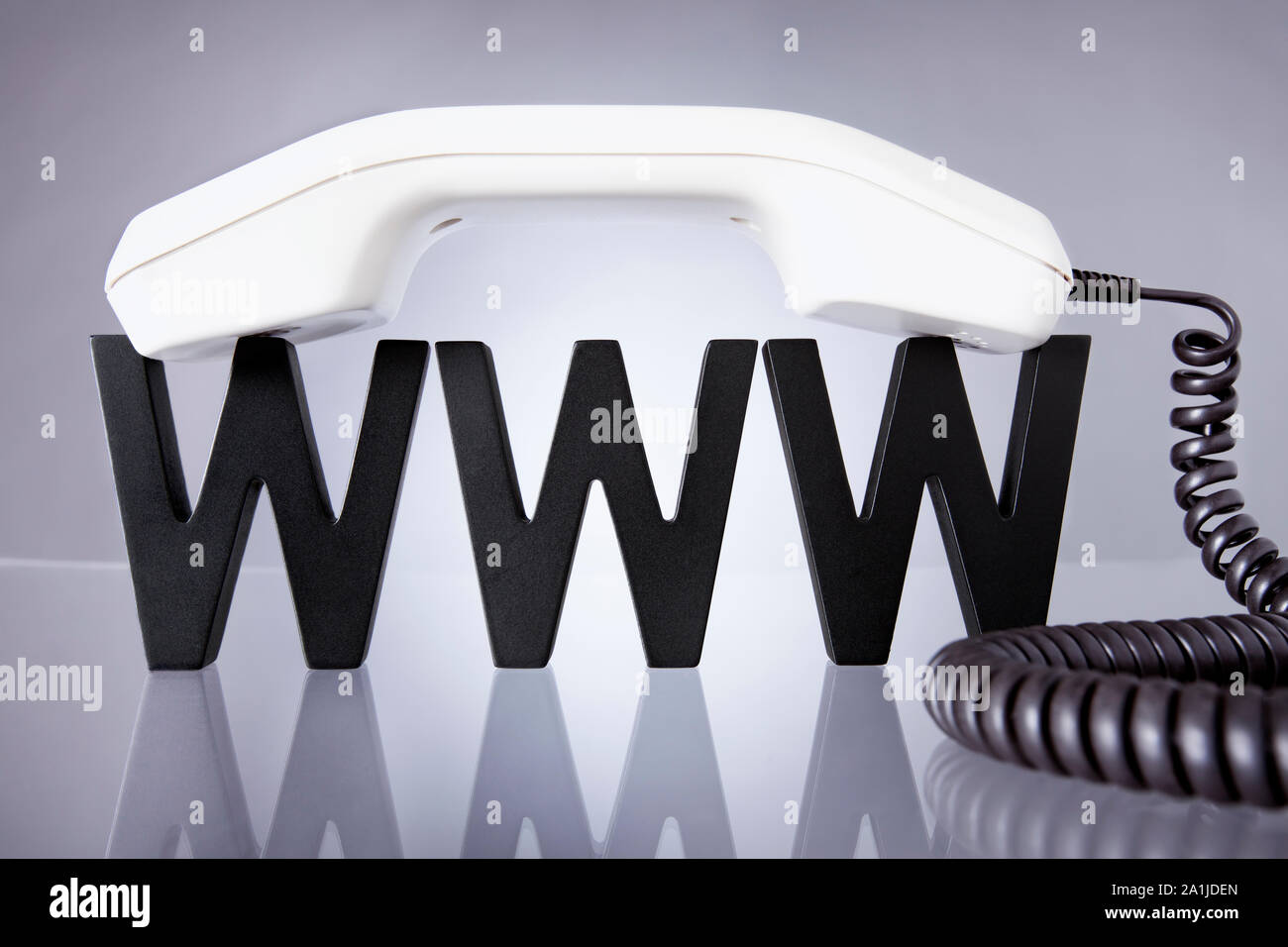 Call telephony hi-res stock photography and images - Alamy