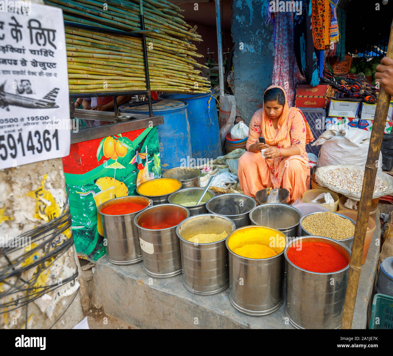 Female shopkeeper asia hi-res stock photography and images - Alamy