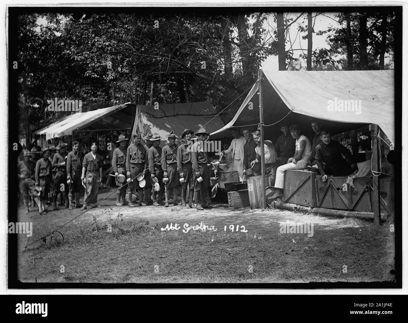 Military national guard personnel hi-res stock photography and images ...