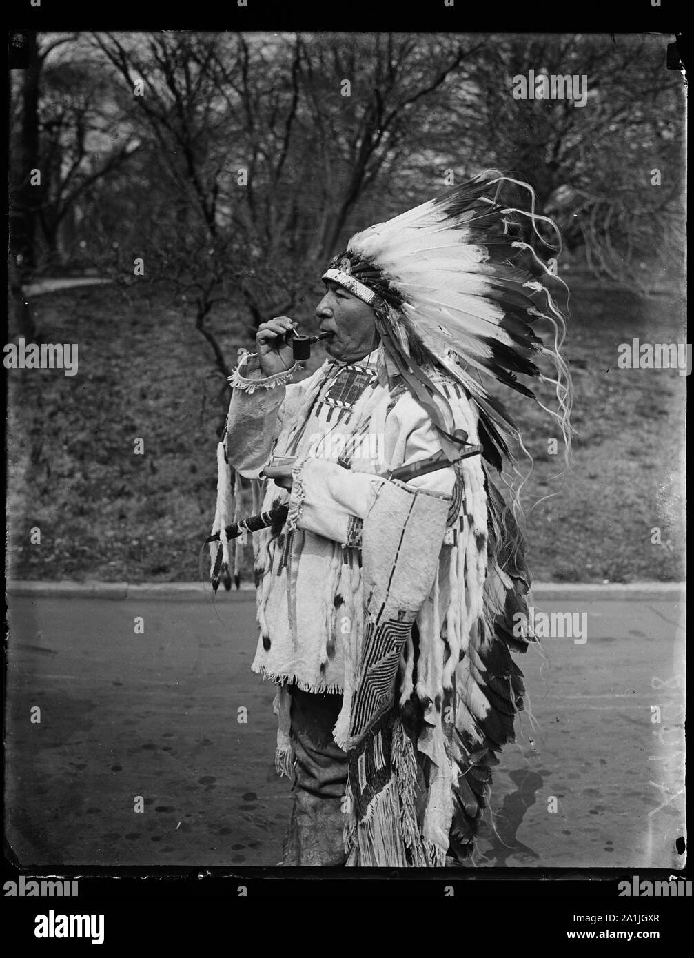 Native indian indigenous peoples Black and White Stock Photos & Images ...