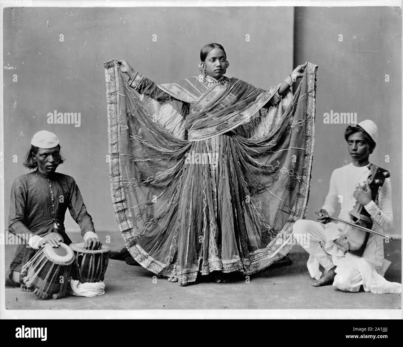 Dancing girl performance art Black and White Stock Photos & Images - Alamy