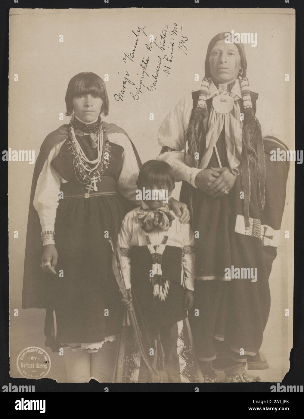 Navajo family hi-res stock photography and images - Alamy