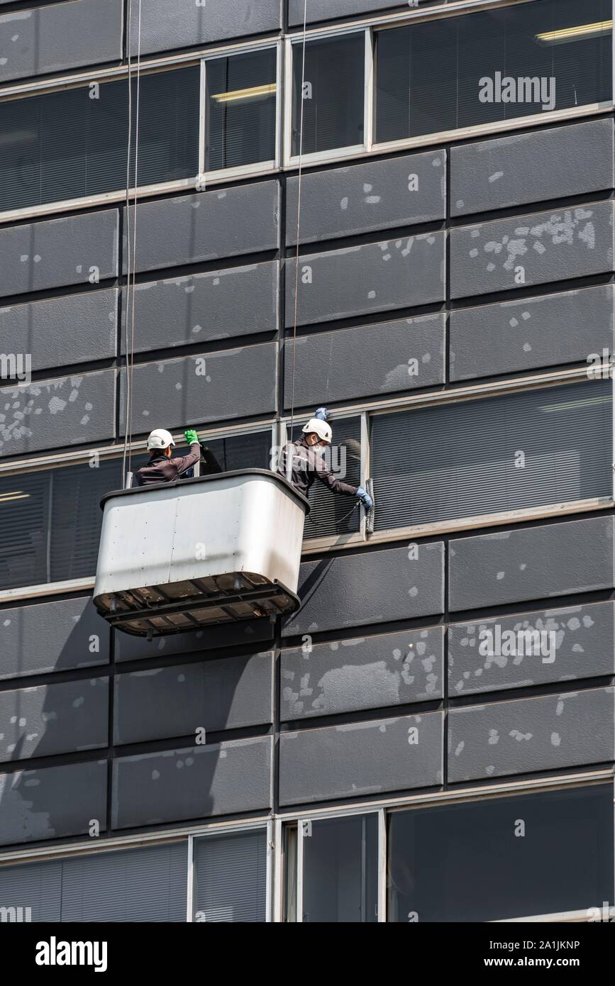 Skyscraper window cleaner hi-res stock photography and images - Alamy