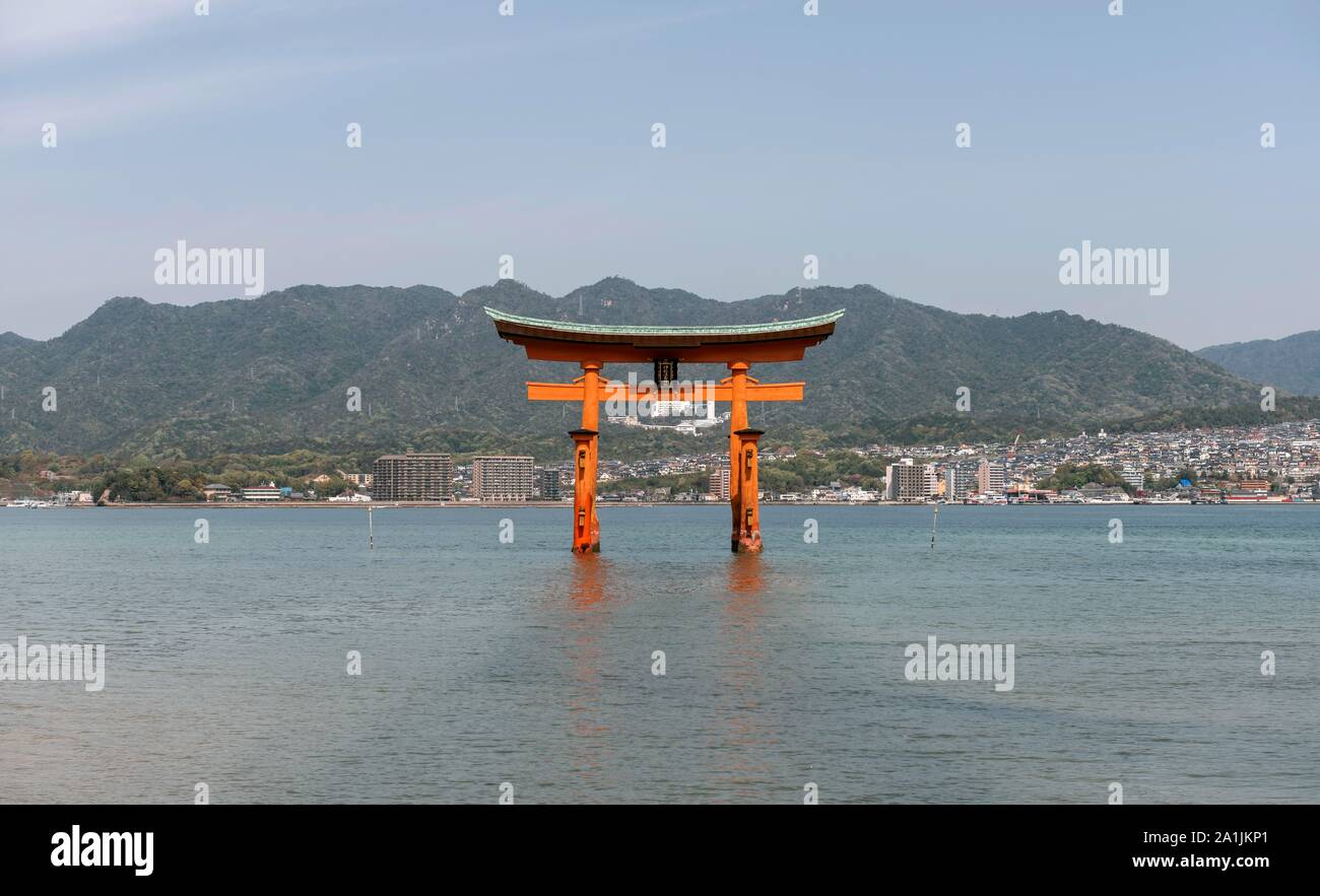 Itsukushima Floating Torii Gate in Water, Isukushima Shrine, Miyajima ...