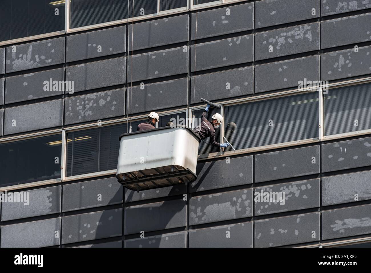 Two window cleaners at a skyscraper, Hiroshima, Japan Stock Photo - Alamy