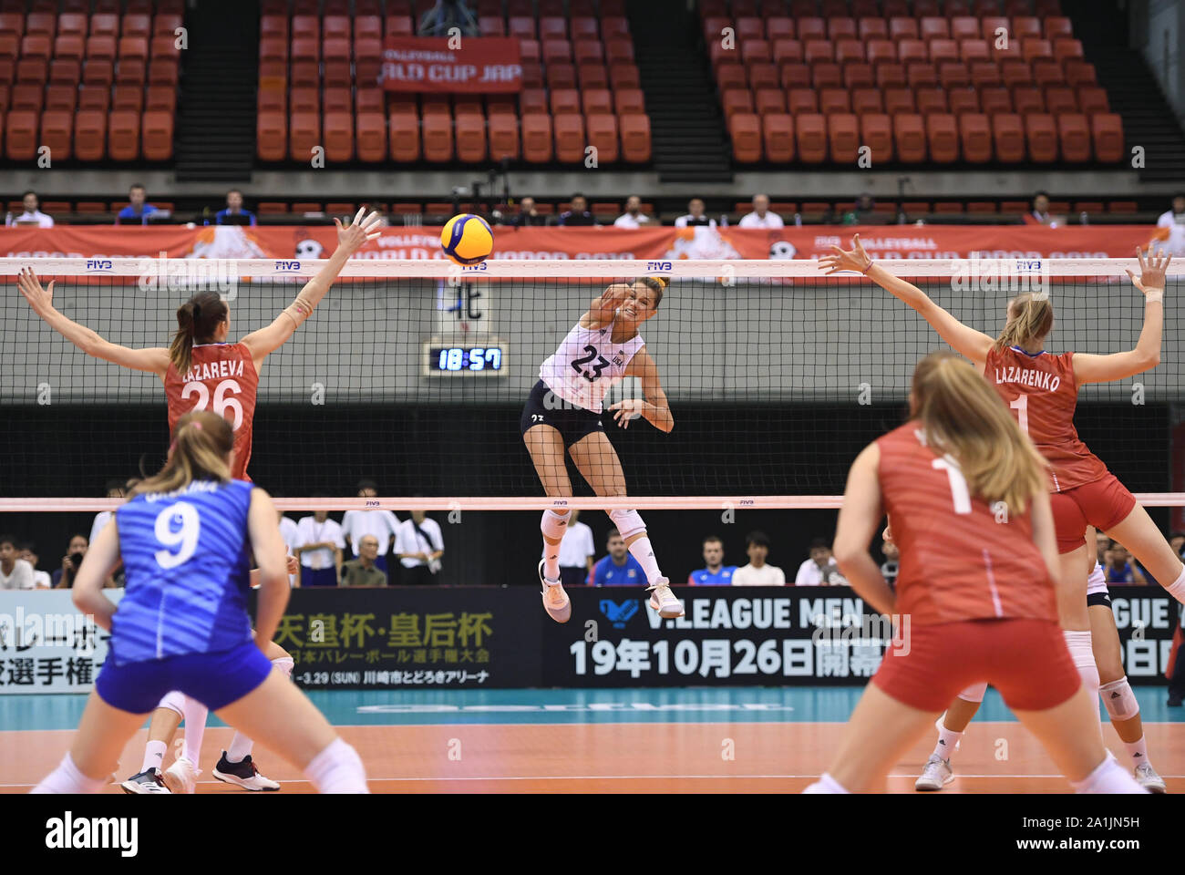Osaka, Japan. 27th Sep, 2019. Kelsey Robinson (C) of the United States ...