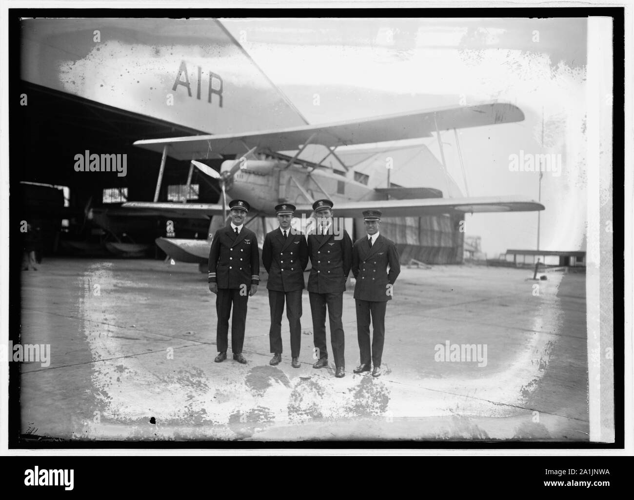 Navy flyers hi-res stock photography and images - Alamy