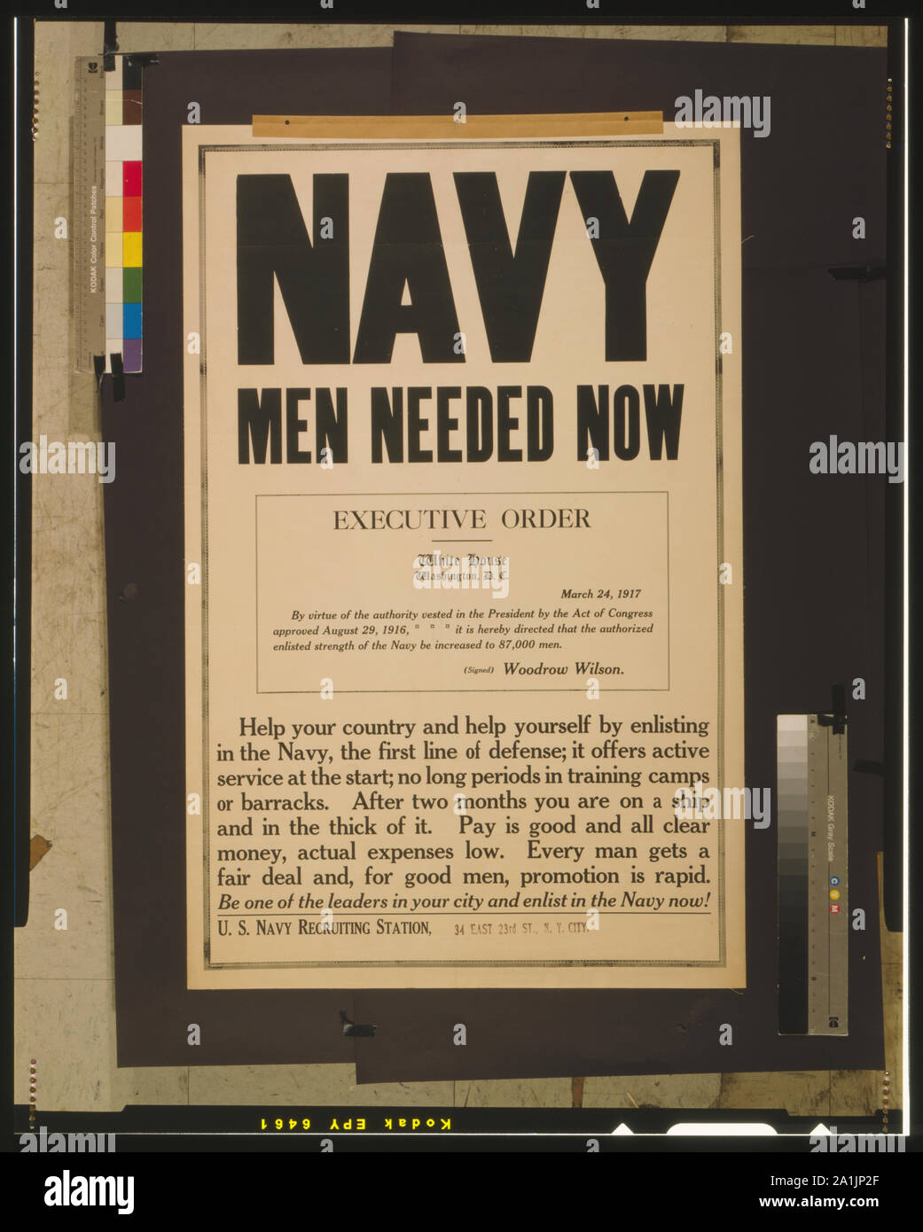 Navy men hi-res stock photography and images - Alamy