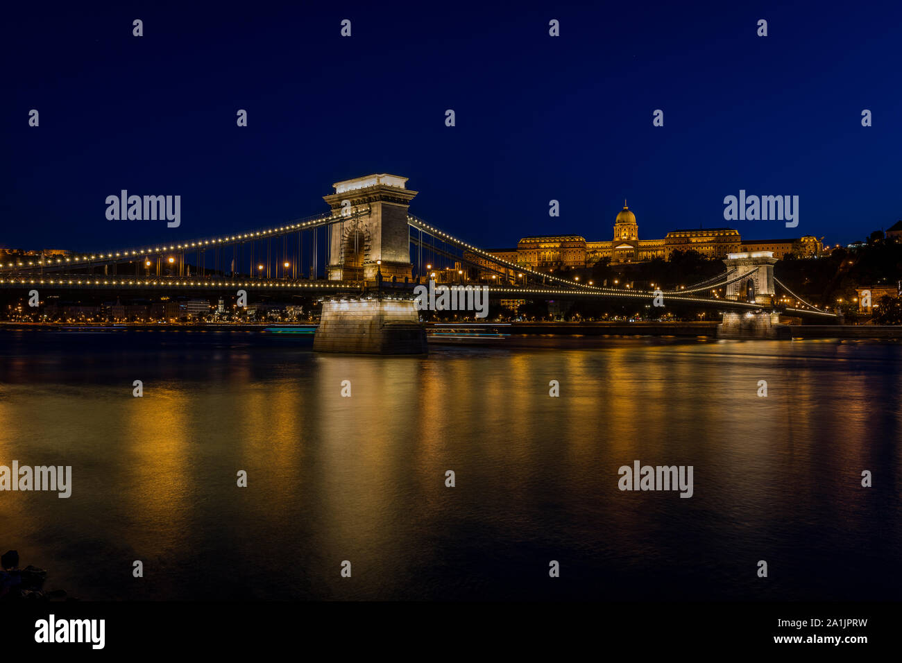 Illuminated chain bridge at night in budapest hi-res stock photography ...