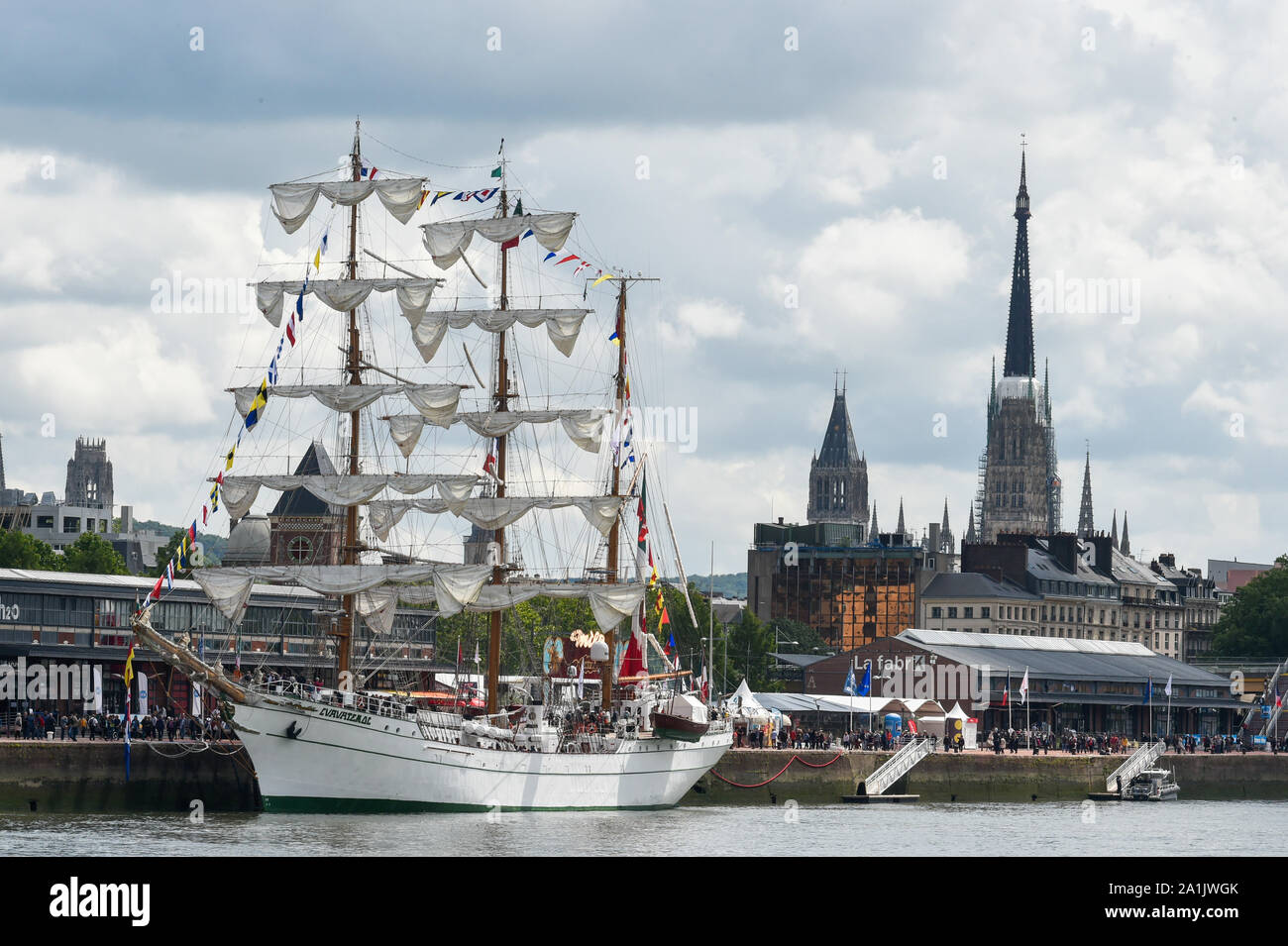 Three masted barque hi-res stock photography and images - Alamy