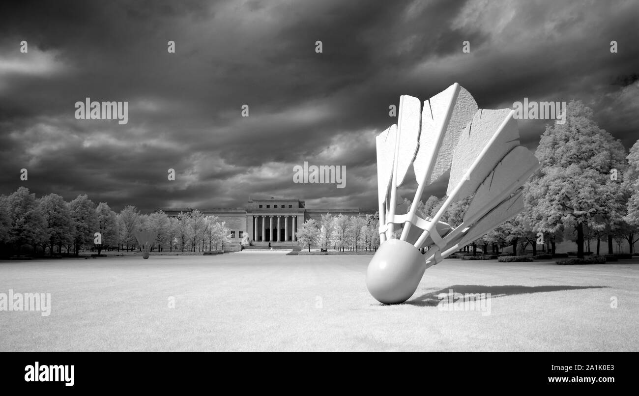 Nelson Atkins Art Museum, Kansas City, Missouri, with Shuttlecocks ...
