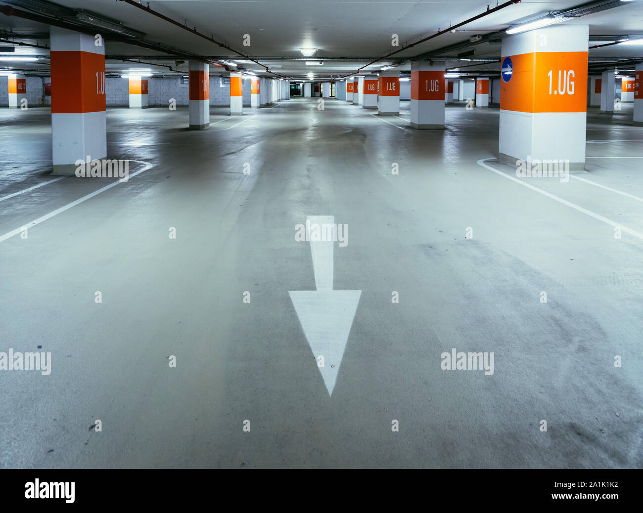 Spooky garage hi-res stock photography and images - Alamy
